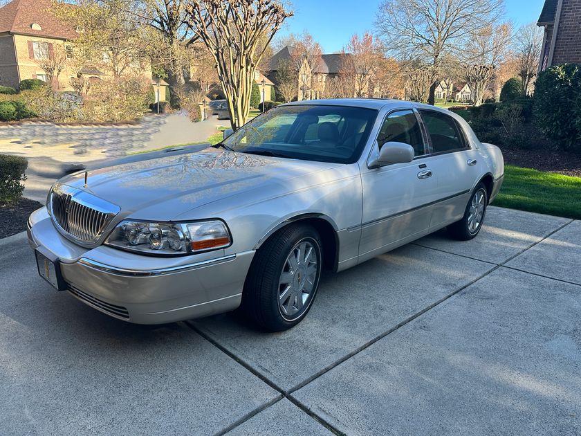 Used Lincoln Town Car for Sale Near Me - Autotrader